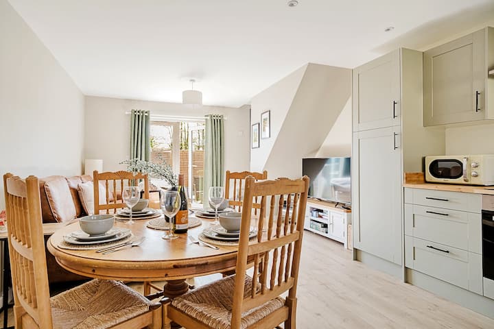 Finest Retreats | No. 8 Meadow Retreat - Bourton-on-the-Water