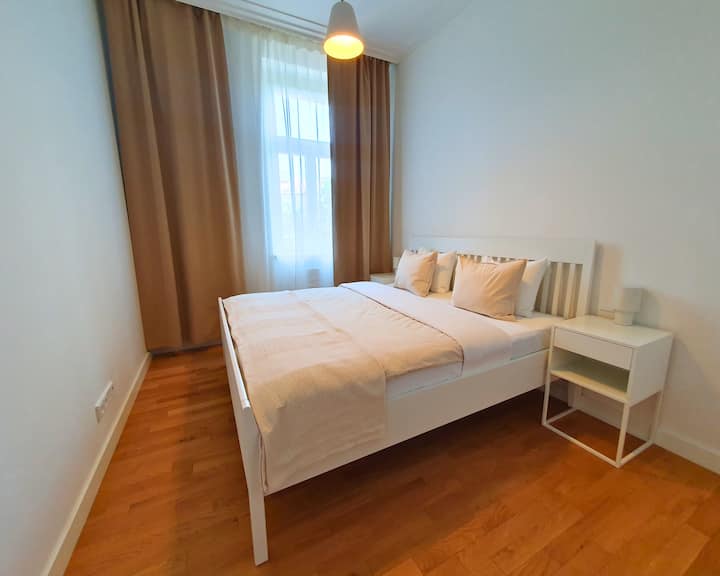 New Modern Flat Close To The River - Praga