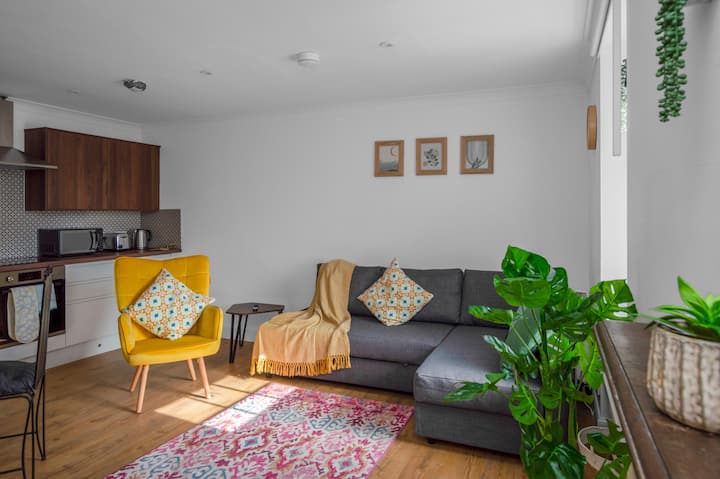 Cheerful Stays: Modern Flat 1br - Edinburgh