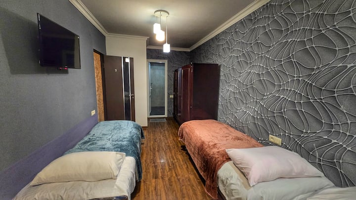 Comfort In The Heart Of Yerevan - エレバン