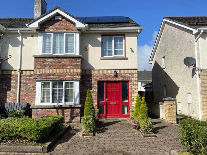 3 Bed House-5mins Galway Races , 12min City Center - Galway