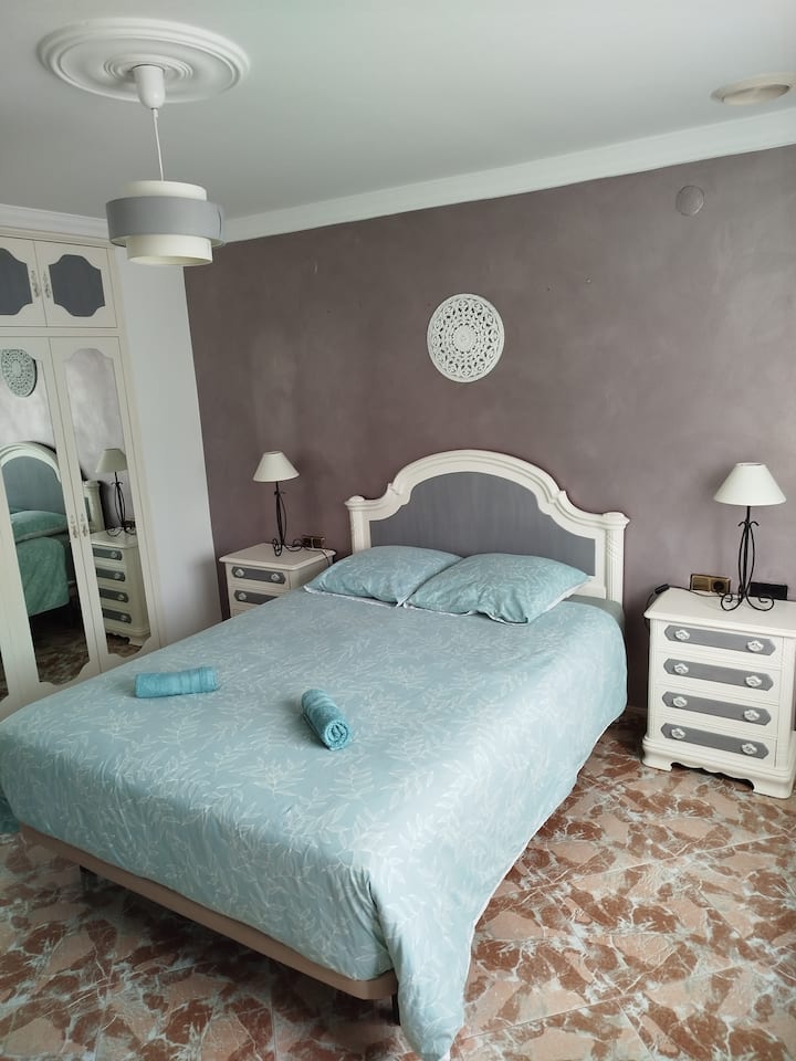 Grand Et Bel Appartement à Vélez De Benaudalla. - Órgiva