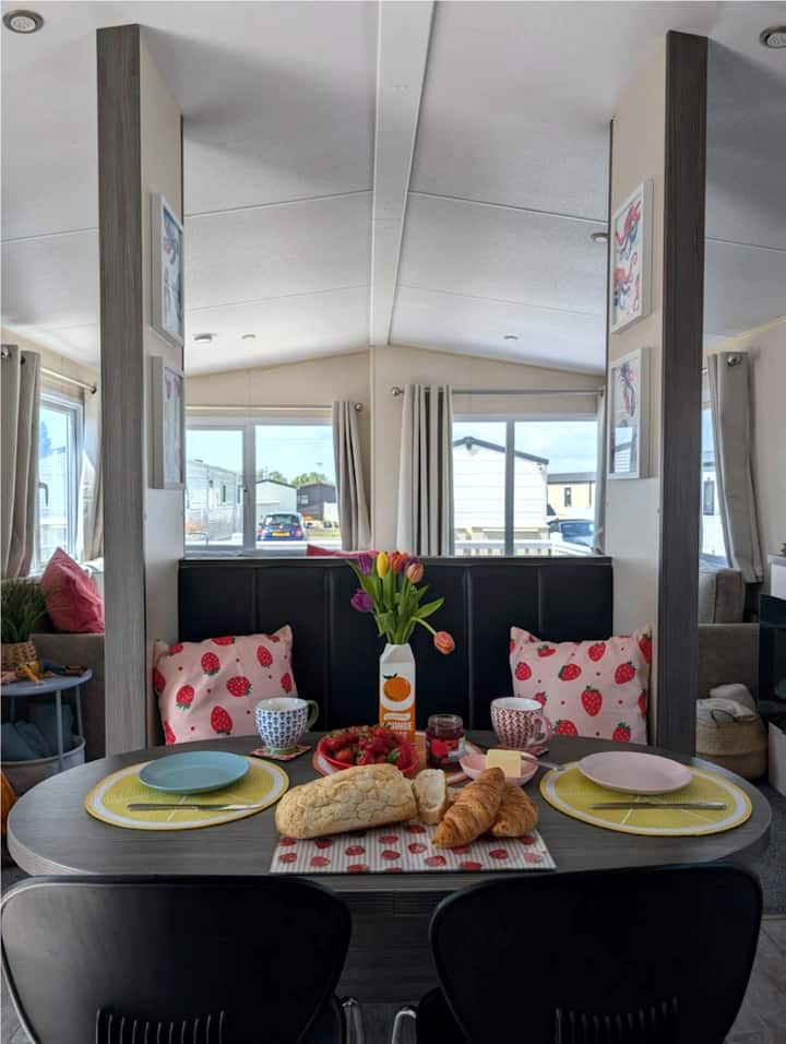 3 Bed Holiday Villa In West Sussex - 치체스터