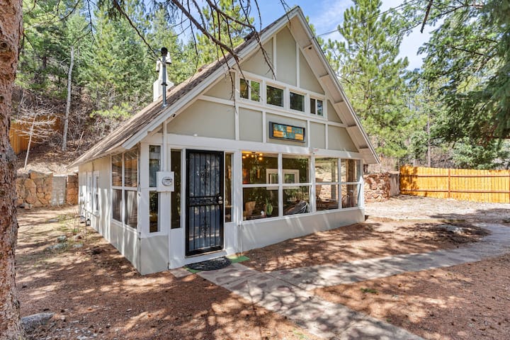Pikes Peak Cabin - Privacy W/ Mountain Views - Manitou Springs, CO