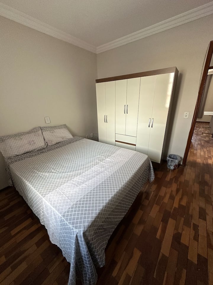 Quarto 2 Mobiliado Próx. Cesumar E Av. Cerro Azul - Maringá
