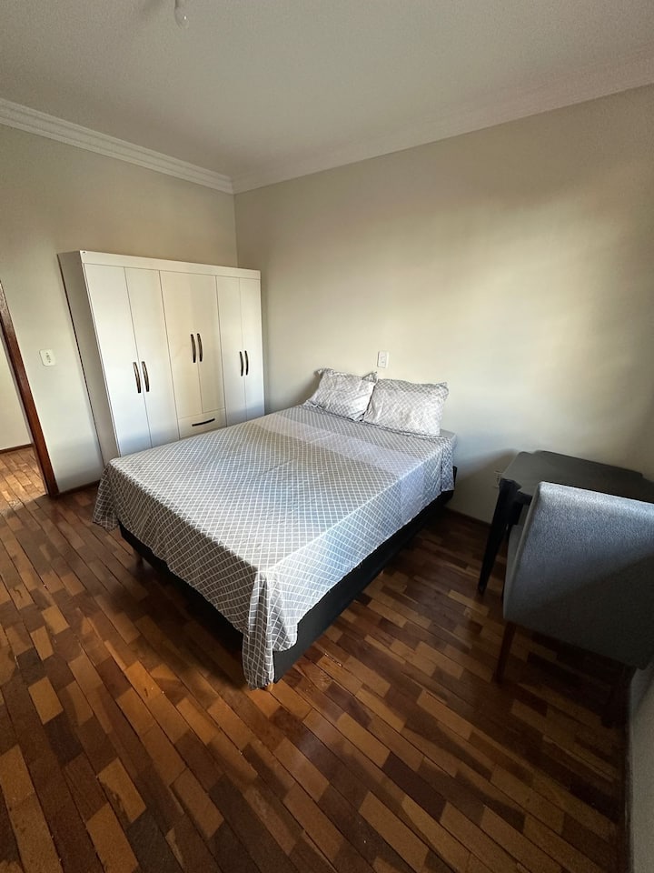 Quarto 3 Mobiliado Próx. Cesumar E Av. Cerro Azul - Maringá