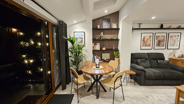 Aldenias Place Accommodation In Bridgend S Wales - Bridgend