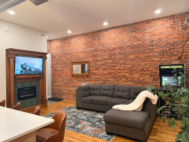 Chic Dt Faribault Loft | Near Shattuck | Arcades - Medford, MN