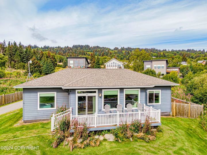 Cozy Oceanview Retreat - Homer, AK