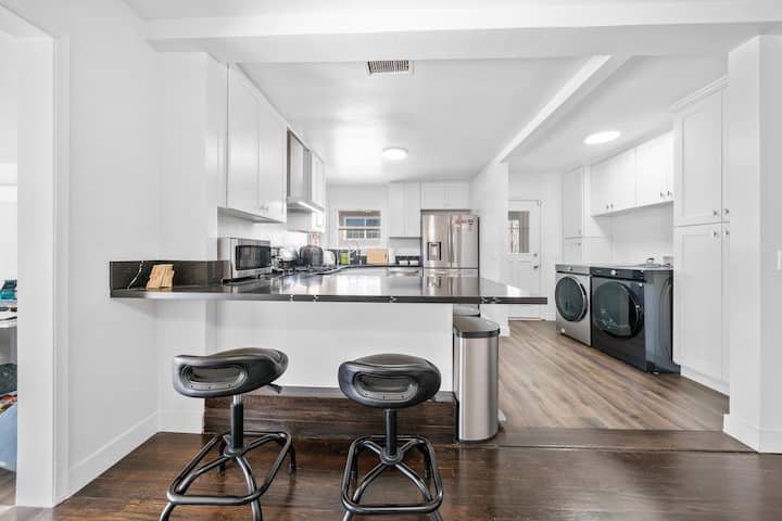 Modern Room Near Lax & Sofi  - Luxury Bath & Pool - ロサンゼルス