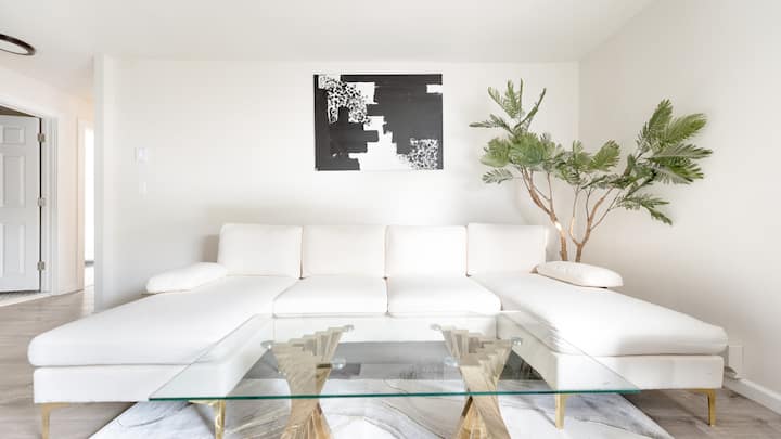 Ultra-modern Luxe | Sleek & Stunning Stay - White Plains, NY