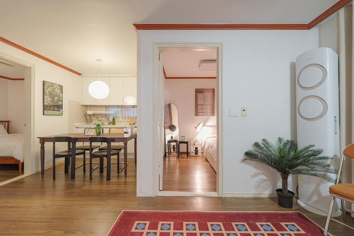 합법숙소,이수역 5분거리 감성적인 숙소 방3개 ,침대4개, 강남역 10분거리 - Seoul