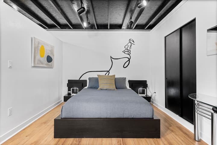 Backyard Hillsdale Studio Retreat - Tigard, OR