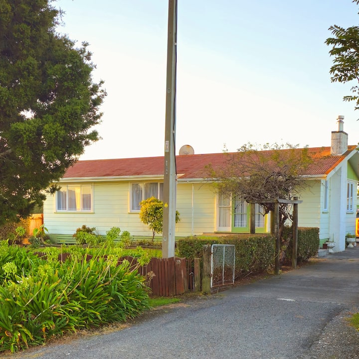Coasty Reset | Bach • Sleeps 10 • Air Con • Wifi - Tolaga Bay