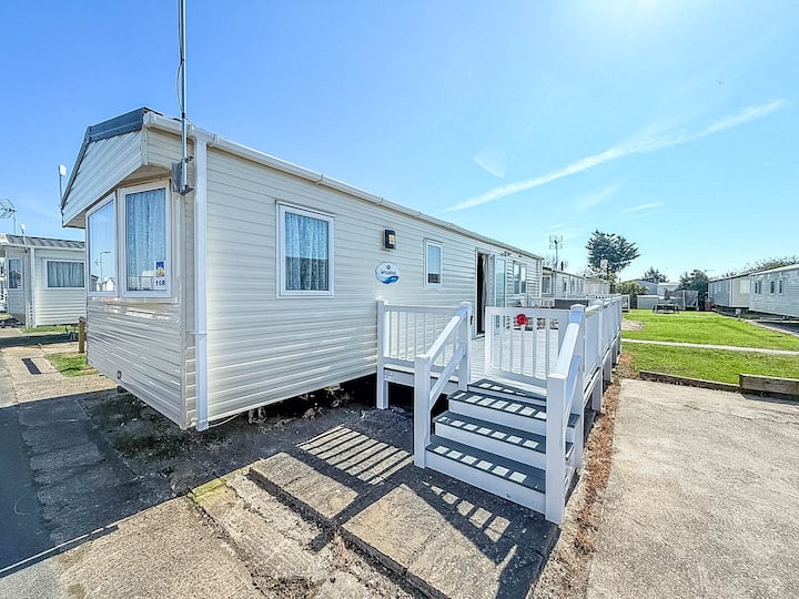 Caravan For Hire In Essex, Seawick Ref 27016r - Clacton-on-Sea