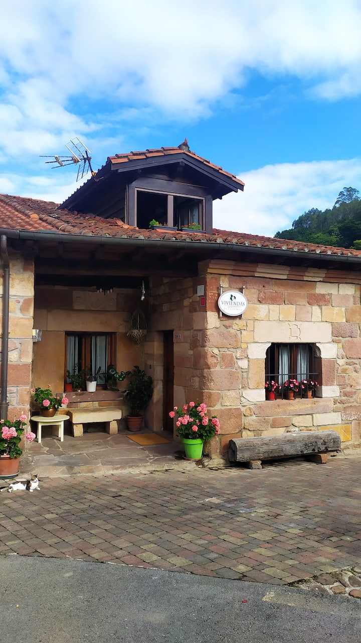 Rural House El Soluco Small Village Between Hills - Los Corrales de Buelna
