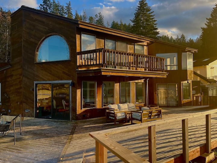 Hood Canal Waterfront Home W/ Private Dock & Beach - Twanoh State Park, Union