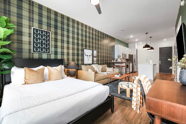 Stylish One-bedroom | 2 Blocks 2 Broadway - Nashville, TN