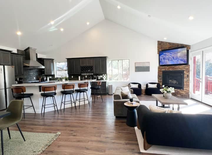 New! Boulder Luxe Estate-luxury Retreat - 빅베어레이크