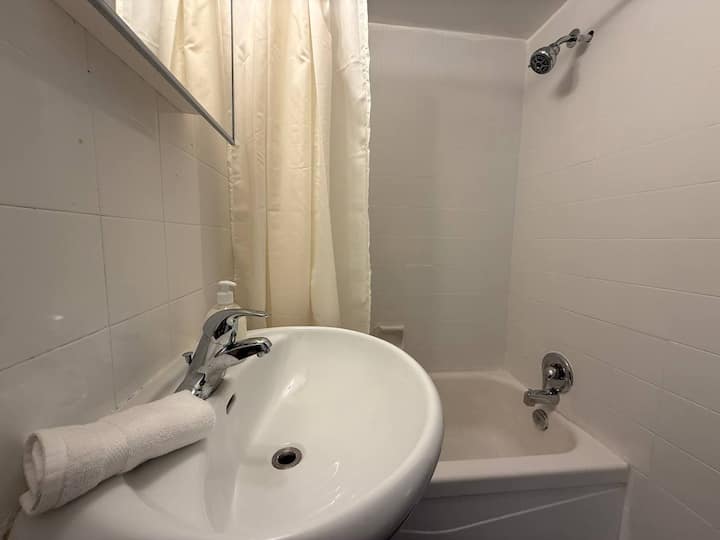 Fully Furnished Studio Downtown Montreal - Boucherville