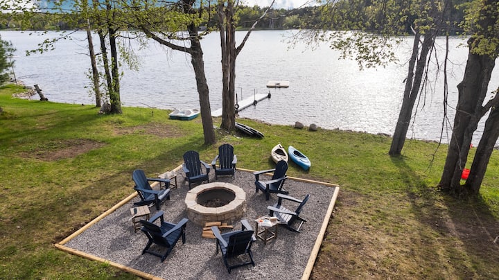 Lake Adventure, Hot Tub, Kayaks, Firepit Fun - Gaylord, MI