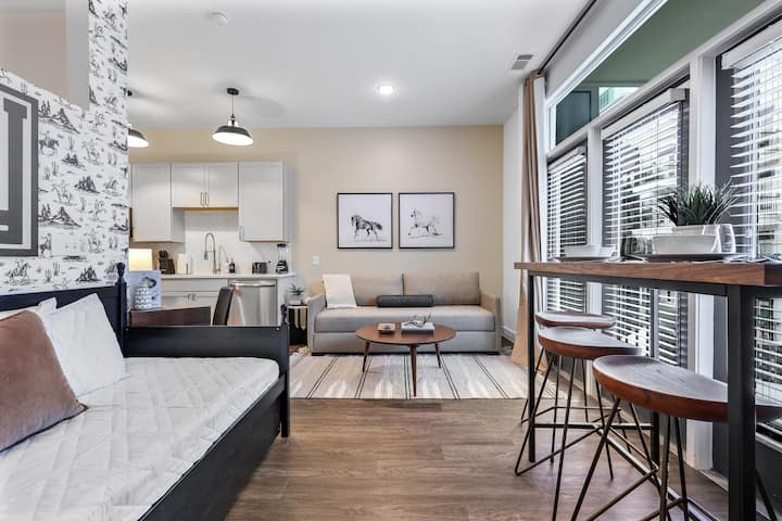 Sleek Nashville Condo – Prime Spot Close 2 The Fun - 내슈빌
