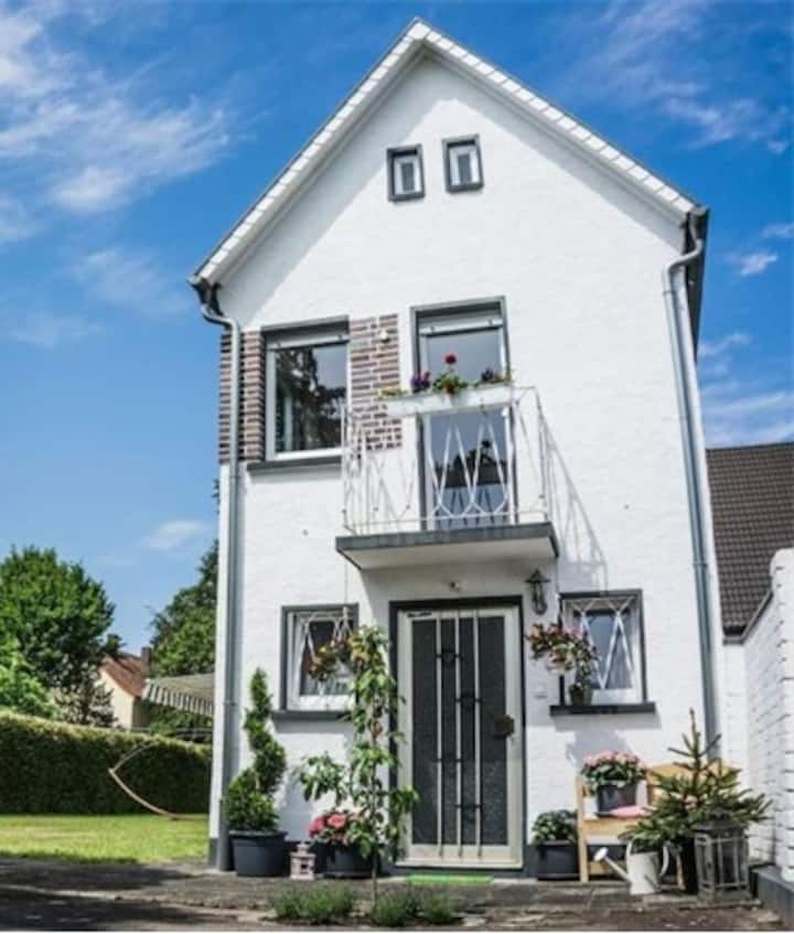 Charmant Maison Avec Grand Jardin - Seligenstadt