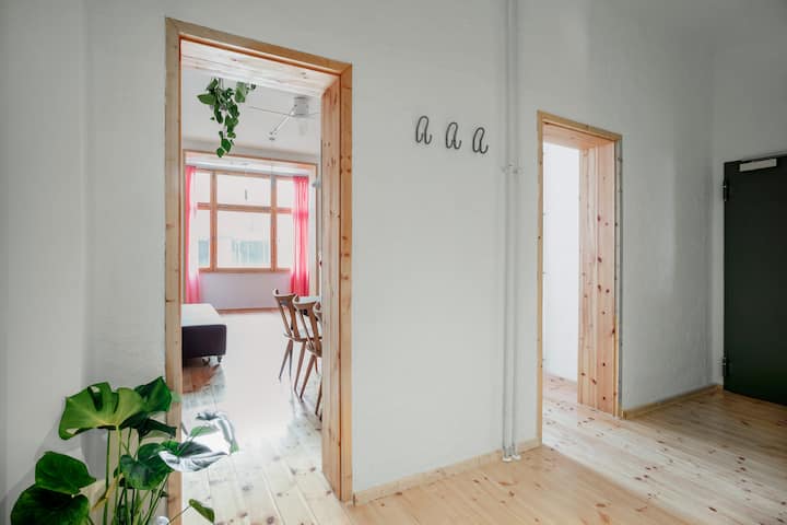 Flattering Suites 31 - Berlin