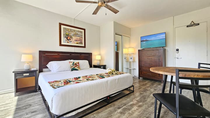 Waikiki King Studio Near Beach At The Seashore - Honolulu, HI