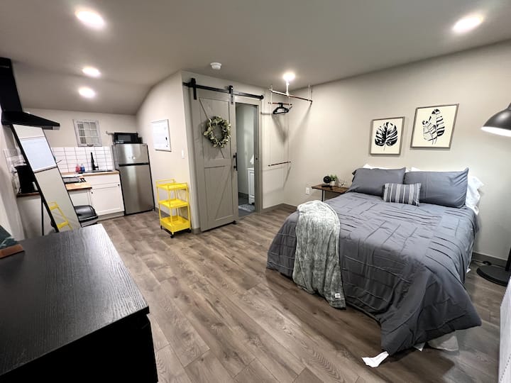 The Bartlett Haven ~ Vintage Texas Charm - Holland, TX