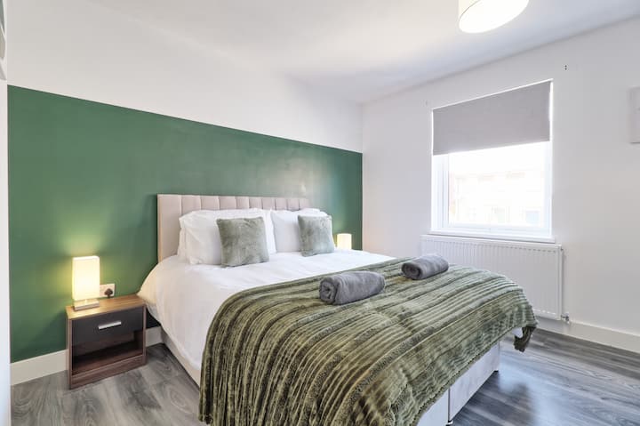 Modern 4br | Sleeps 8 | Long Stays Welcome | Co4 - Colchester