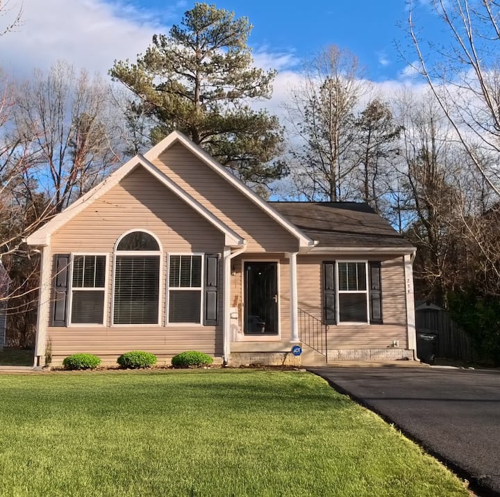 Home Away From Home- Beach Please - コロニアル・ビーチ, VA