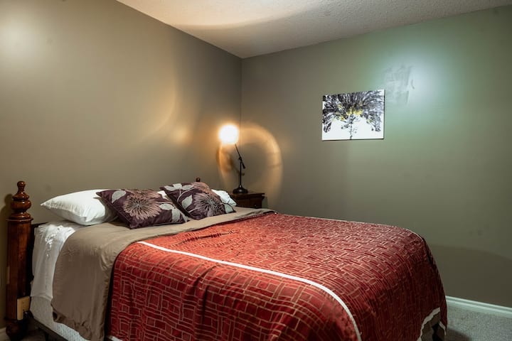 The Private  Suite Residence (Rm. 4) - Lloydminster