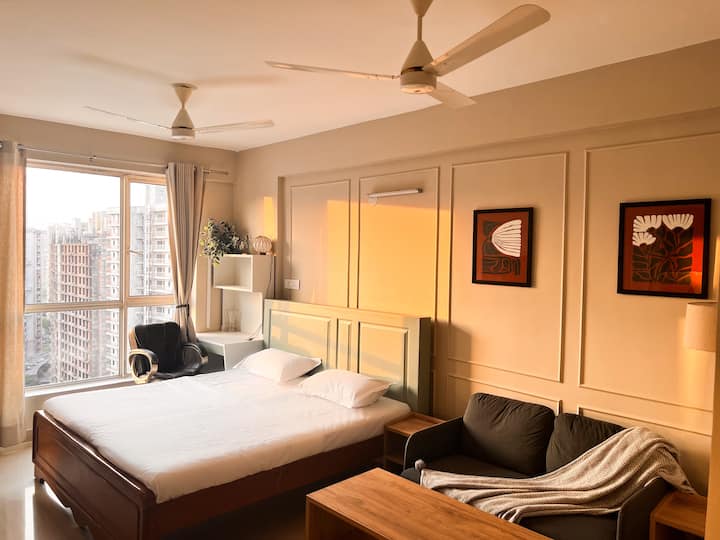 Sunlit Studio W/ Balcony In Noida | Couple Liked - Noida