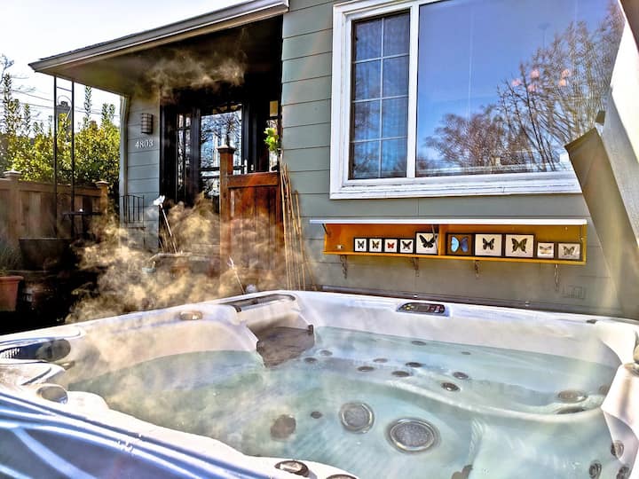 Urban Oasis • Hot Tub • Very Walkable • Green Lake - Seattle, WA