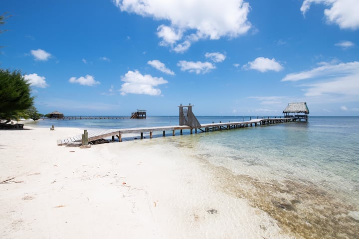 Milton 1 Br Quiet Beachfront Pool Dock - Honduras
