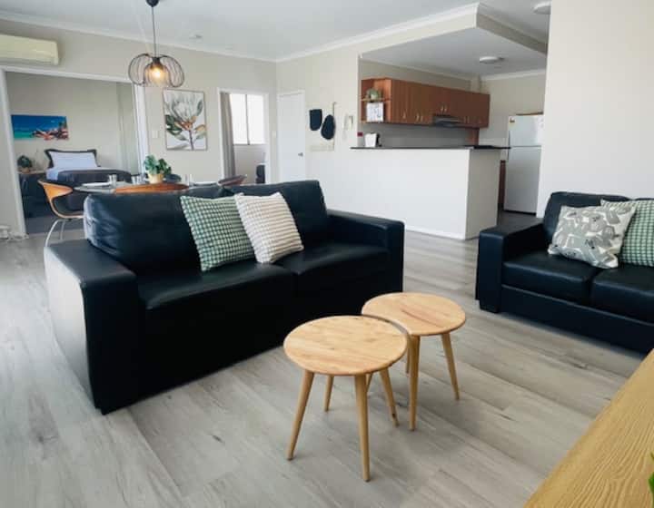 Charming Apartment-luxe Beds, Spa Shower, Pool&gym - Perth