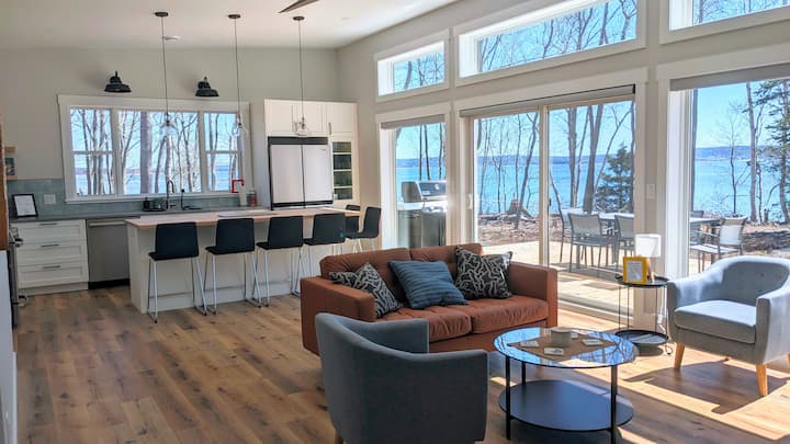 Basin View Retreat: Coastal Serenity - Digby