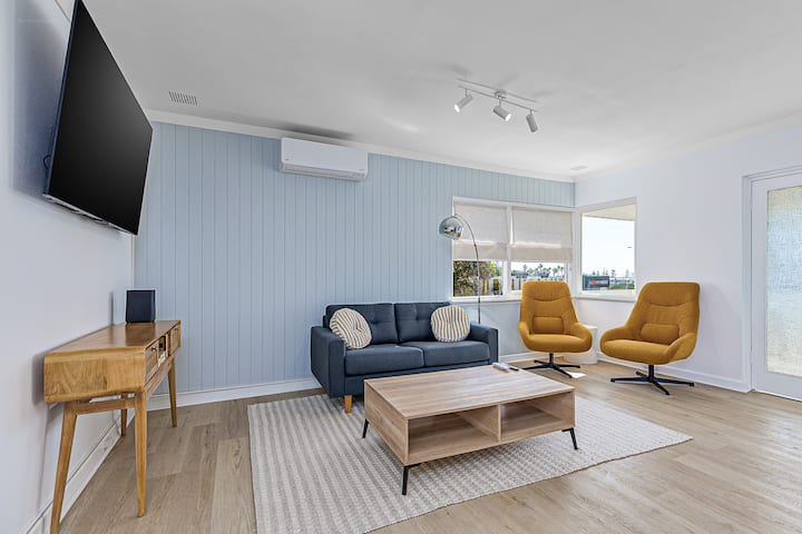 1 Min Walk To Beach, Ocean View | Newly Renovated - Perth