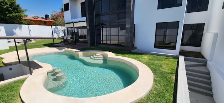 Casa Colibrí En Fraccionamiento Brisas Temixco - Temixco