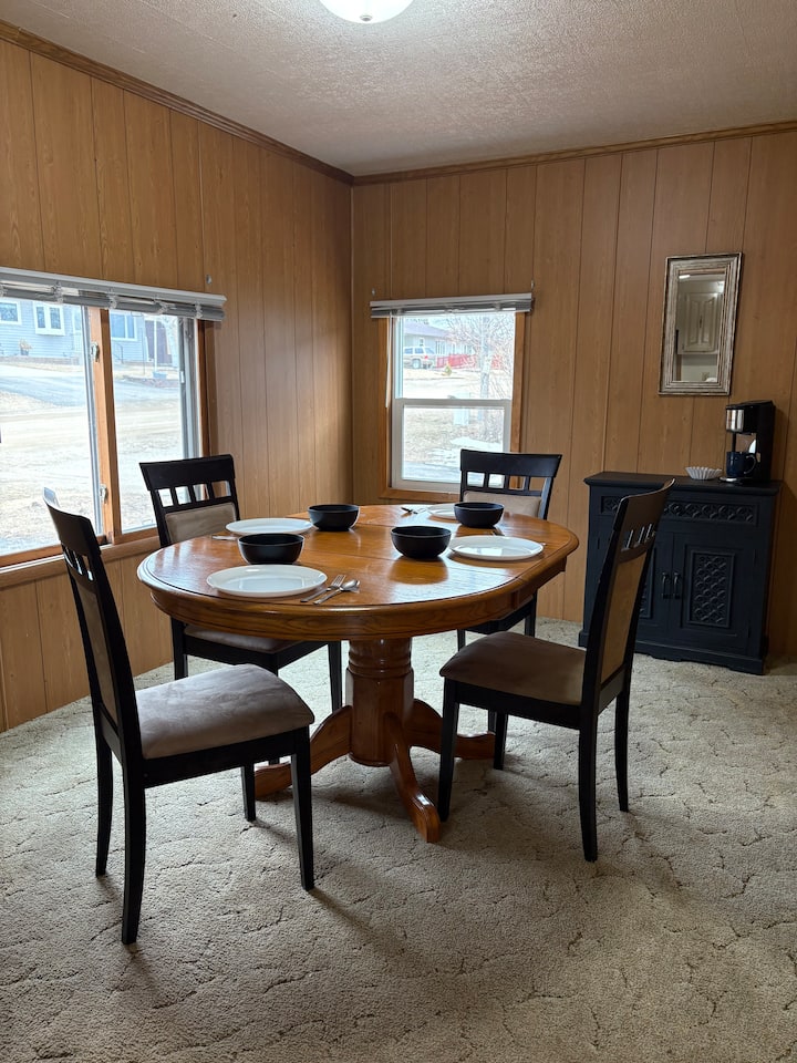 Hillside Street Lodge - North Dakota