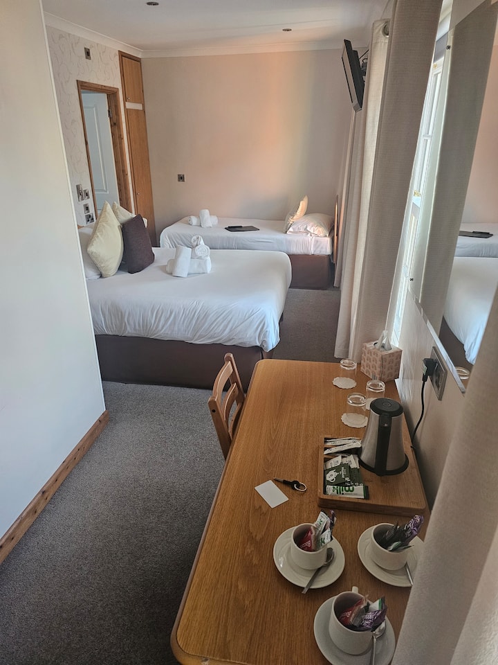 Cosy Family Room Including Breakfast! - Rhayader