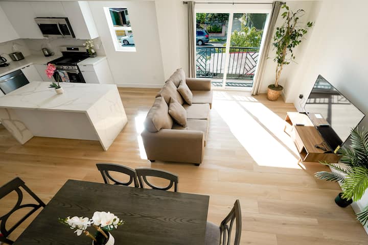 Spacious Family Townhome In Central Hollywood - West Hollywood