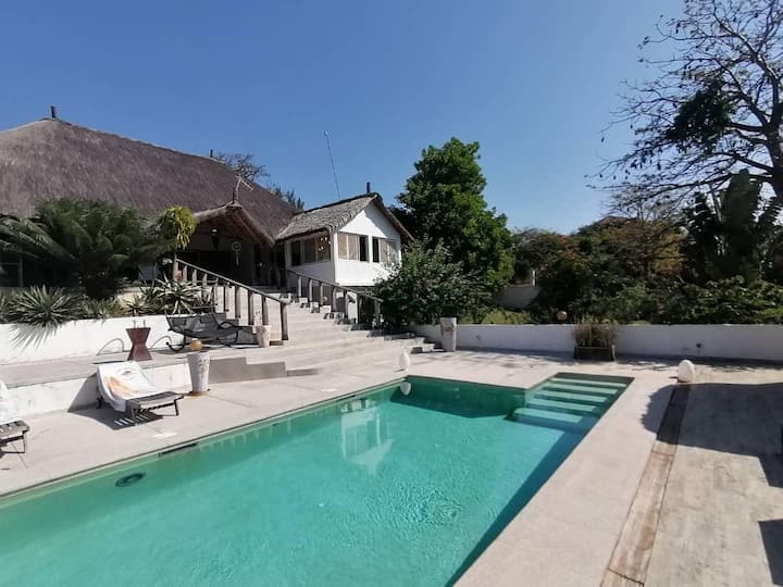 Domaine,5ch/11pers,pieds Dans L'eau,piscine,océan - Senegal