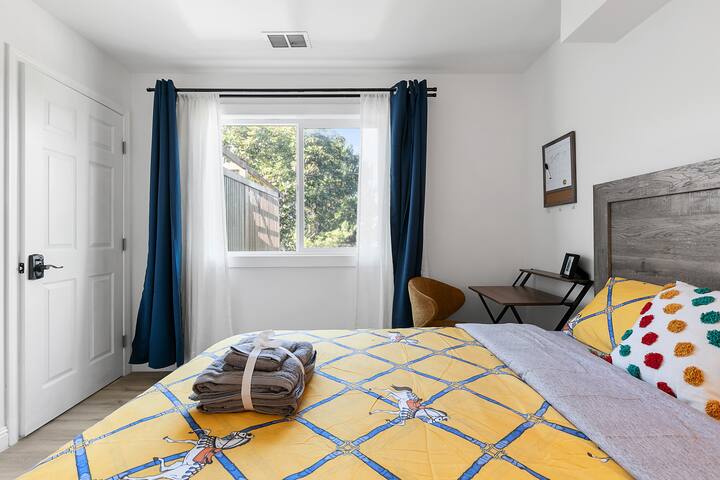 Jane's Home (Az) | Central Location Room - A - Palo Alto, CA