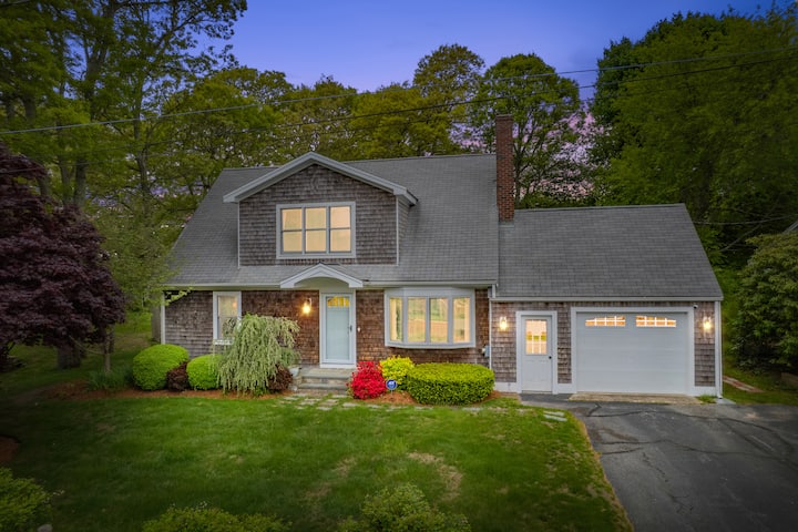 Beautiful Cape Home With Beach Permit - Barnstable, MA