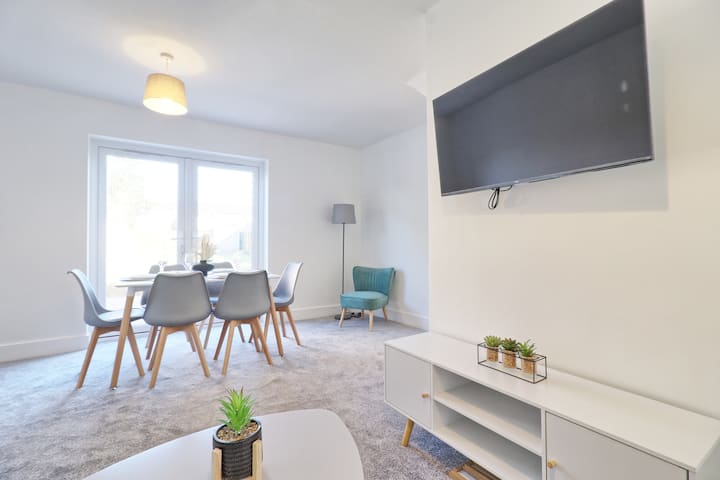 3 Bed, Sleeps 6, House, Private Parking - Chelmsford