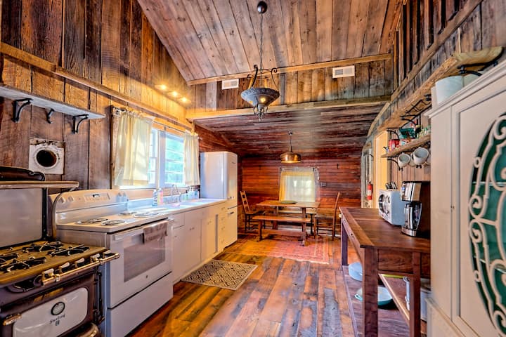 Moonshiners Hideaway | Near The Smoky Mountains - Bryson City, NC