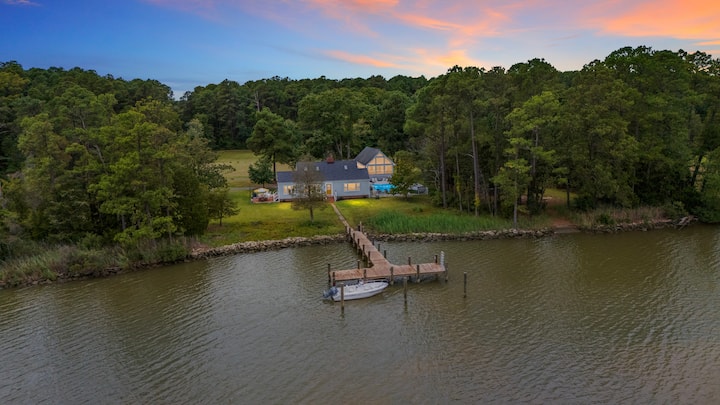 Waterfront Oasis-saltwaterpool/hottub/firepit/dock - Maryland