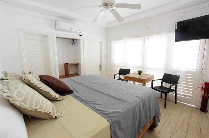 Begona Cliff Hotel - Guava - Upper Deck - Negril